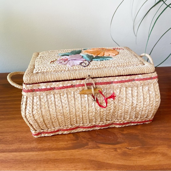 Vintage | Accents | Vintage Wicker Straw Sewing Basket Trinket Box ...